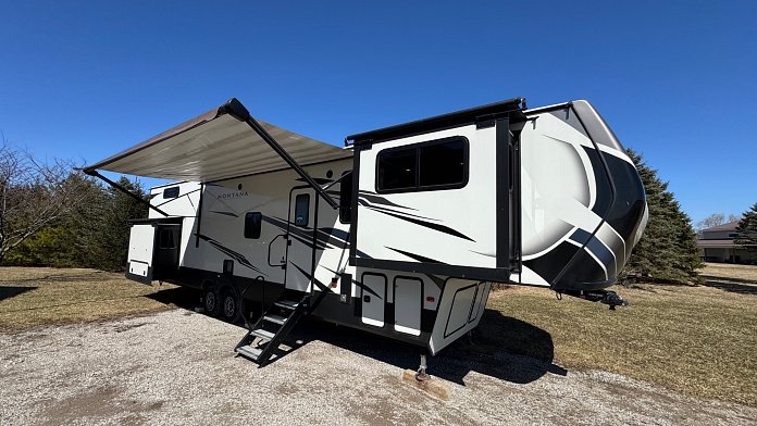 Cabana Montana - 2021 Montana High Country 377FL by County Line Trailer